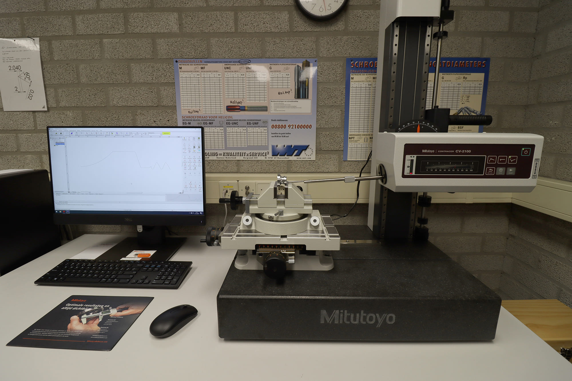 Mitutoyo Contracer CV-2100 - Van Haandel Metaal